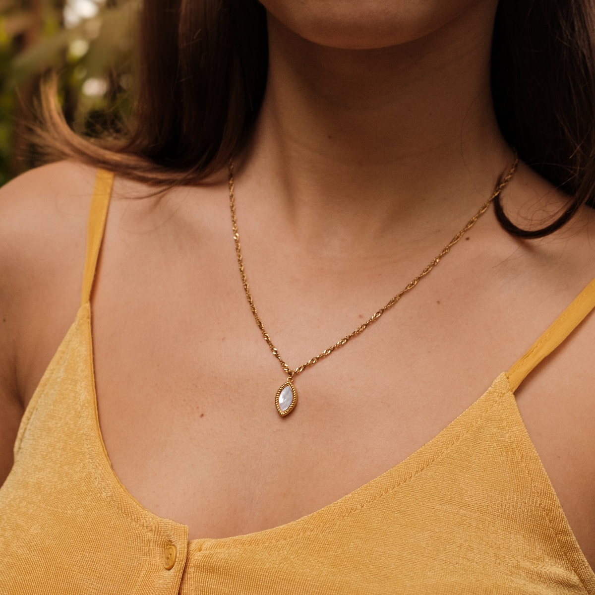 Visual Necklace (White Nacre/Gold) | Holzkern