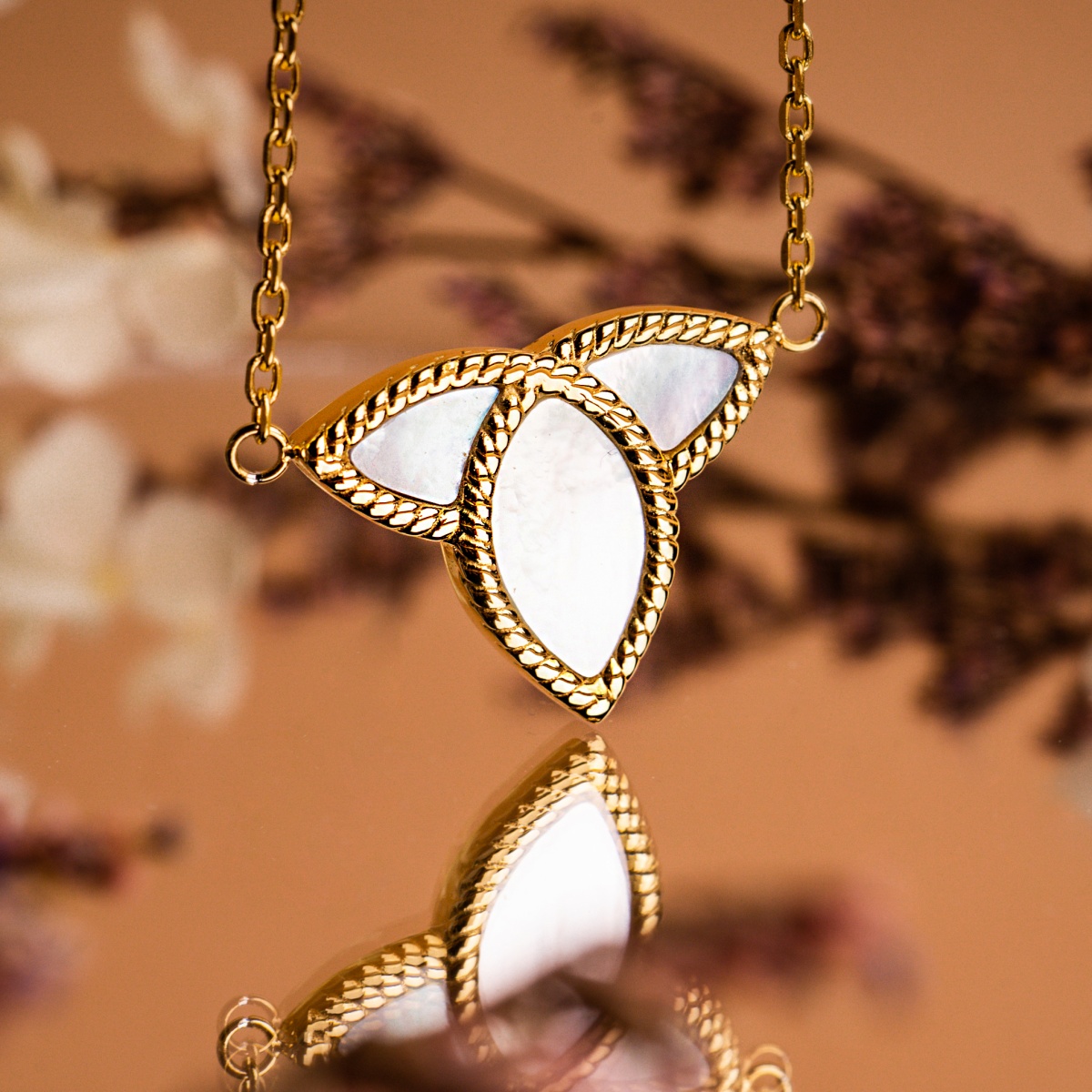 Entire Necklace (Nacre/Gold) | Holzkern